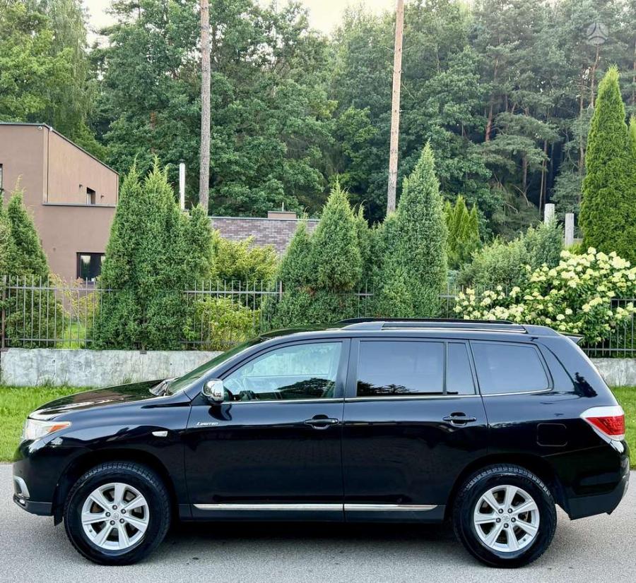 Black Toyota Highlander 2011 in Vilnius, with an engine capacity of 3.46 L and mileage of 140 thousand km for 9000 €, photo 7 on AUTOMOTO.COM.LV