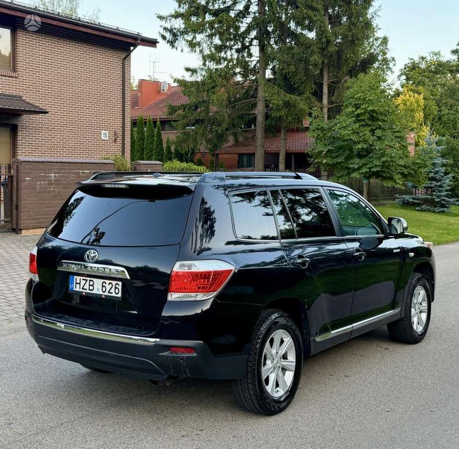 Black Toyota Highlander 2011 in Vilnius, with an engine capacity of 3.46 L and mileage of 140 thousand km for 9000 €, photo 9 on AUTOMOTO.COM.LV