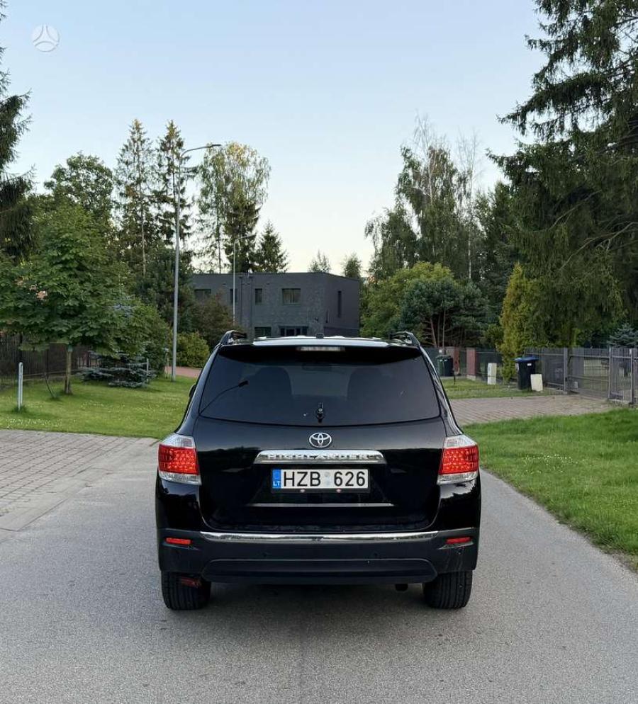 Black Toyota Highlander 2011 in Vilnius, with an engine capacity of 3.46 L and mileage of 140 thousand km for 9000 €, photo 11 on AUTOMOTO.COM.LV