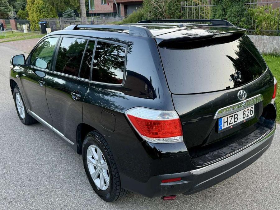 Black Toyota Highlander 2011 in Vilnius, with an engine capacity of 3.46 L and mileage of 140 thousand km for 9000 €, photo 12 on AUTOMOTO.COM.LV