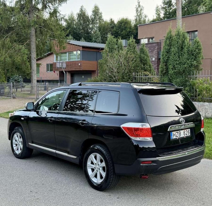 Black Toyota Highlander 2011 in Vilnius, with an engine capacity of 3.46 L and mileage of 140 thousand km for 9000 €, photo 13 on AUTOMOTO.COM.LV