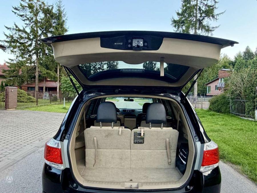 Black Toyota Highlander 2011 in Vilnius, with an engine capacity of 3.46 L and mileage of 140 thousand km for 9000 €, photo 14 on AUTOMOTO.COM.LV