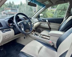 Black Toyota Highlander 2011 in Vilnius, with an engine capacity of 3.46 L and mileage of 140 thousand km for 9000 €, photo 16 on AUTOMOTO.COM.LV