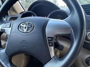 Black Toyota Highlander 2011 in Vilnius, with an engine capacity of 3.46 L and mileage of 140 thousand km for 9000 €, photo 17 on AUTOMOTO.COM.LV