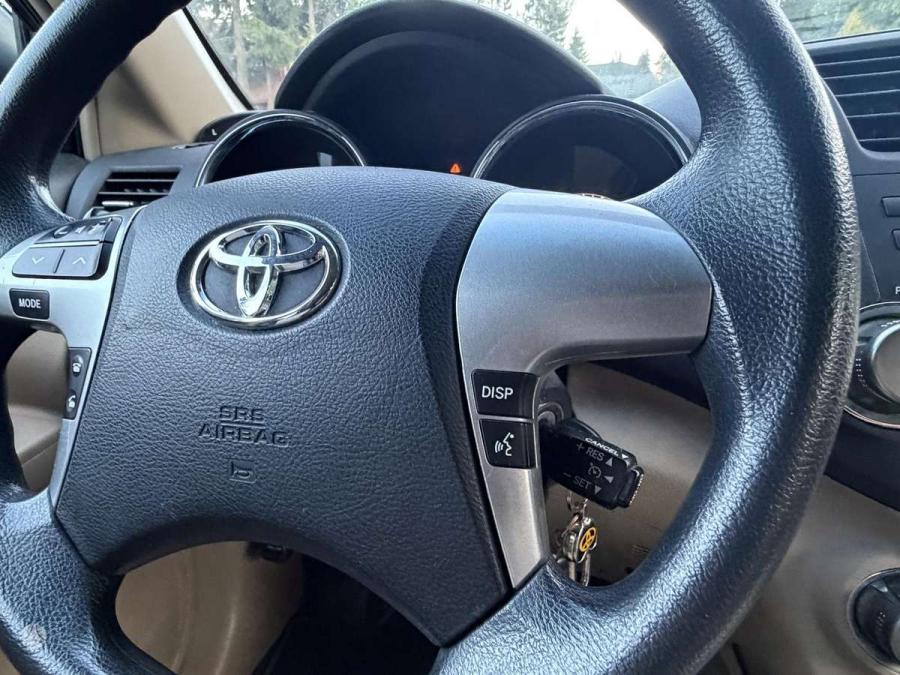 Black Toyota Highlander 2011 in Vilnius, with an engine capacity of 3.46 L and mileage of 140 thousand km for 9000 €, photo 17 on AUTOMOTO.COM.LV