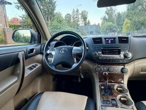 Black Toyota Highlander 2011 in Vilnius, with an engine capacity of 3.46 L and mileage of 140 thousand km for 9000 €, photo 18 on AUTOMOTO.COM.LV