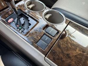 Black Toyota Highlander 2011 in Vilnius, with an engine capacity of 3.46 L and mileage of 140 thousand km for 9000 €, photo 23 on AUTOMOTO.COM.LV