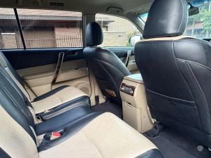 Black Toyota Highlander 2011 in Vilnius, with an engine capacity of 3.46 L and mileage of 140 thousand km for 9000 €, photo 27 on AUTOMOTO.COM.LV