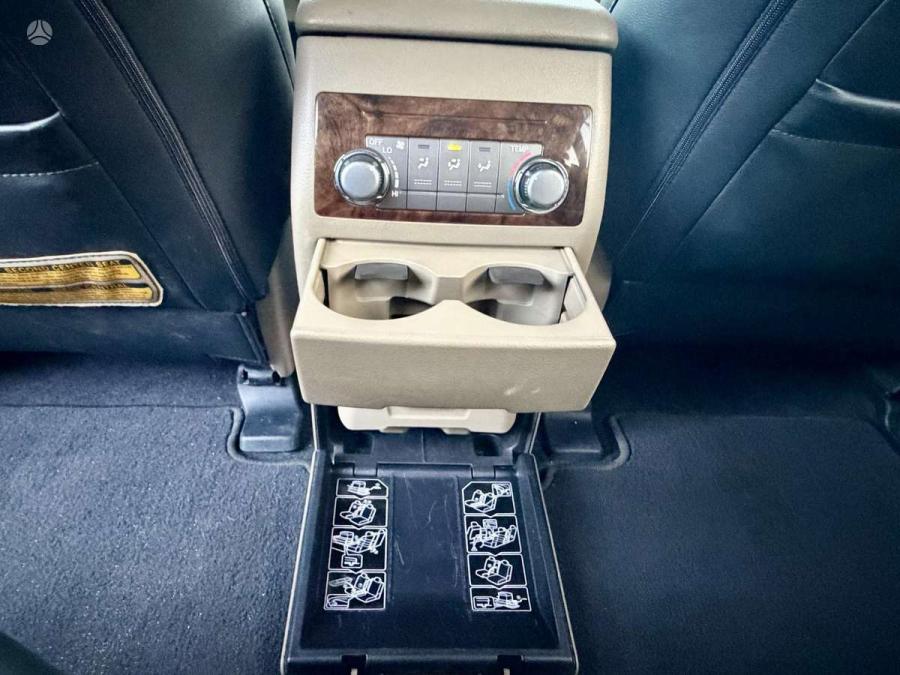 Black Toyota Highlander 2011 in Vilnius, with an engine capacity of 3.46 L and mileage of 140 thousand km for 9000 €, photo 31 on AUTOMOTO.COM.LV