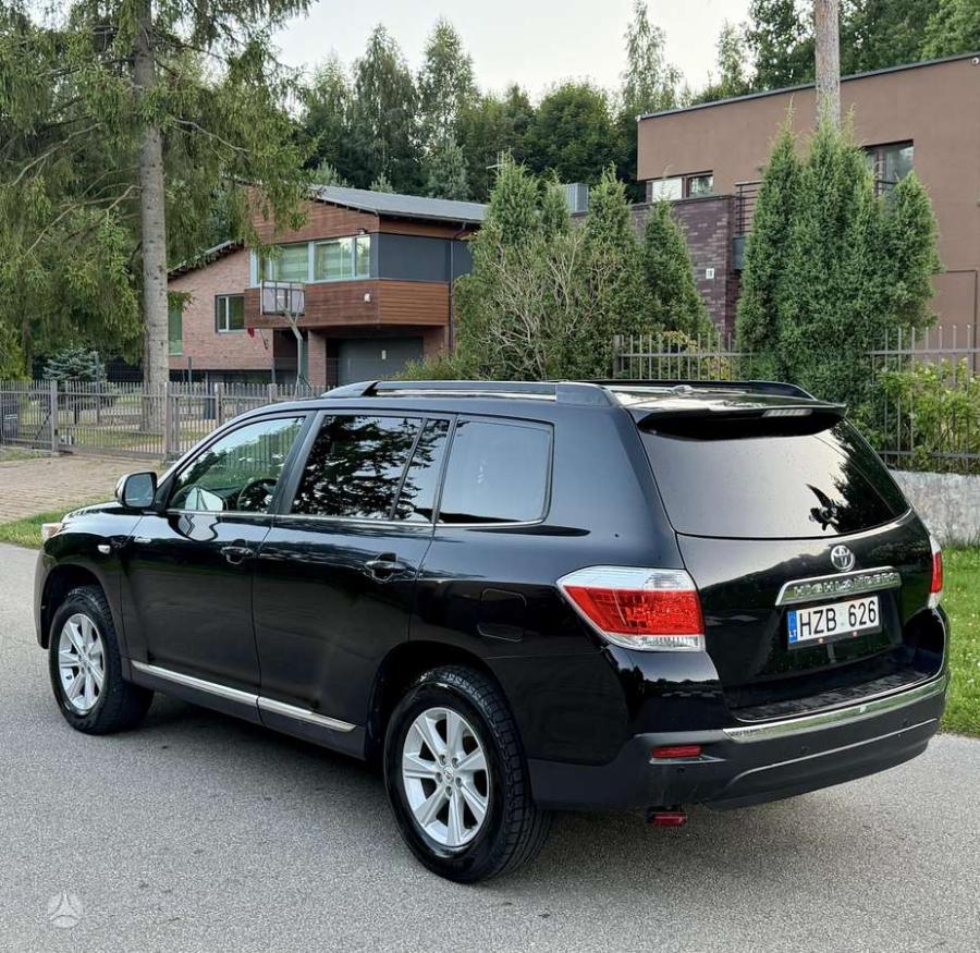 Black Toyota Highlander 2011 in Vilnius, with an engine capacity of 2.67 L and mileage of 178 thousand km for 8500 €, photo 10 on AUTOMOTO.COM.LV