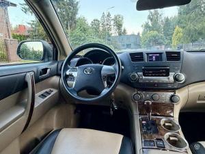 Black Toyota Highlander 2011 in Vilnius, with an engine capacity of 2.67 L and mileage of 178 thousand km for 8500 €, photo 15 on AUTOMOTO.COM.LV