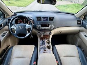 Black Toyota Highlander 2011 in Vilnius, with an engine capacity of 2.67 L and mileage of 178 thousand km for 8500 €, photo 21 on AUTOMOTO.COM.LV