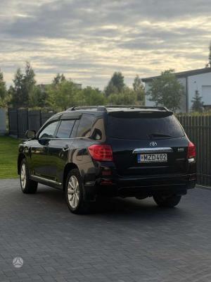 Melns Toyota Highlander 2013 Viļņa, ar dzinēja tilpumu 3.46 L un nobraukumu 216 tūkst. km par 14900 €, foto 3 vietnē AUTOMOTO.COM.LV