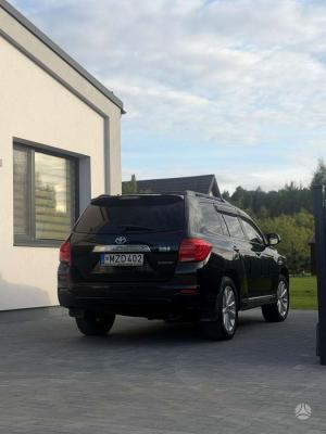 Melns Toyota Highlander 2013 Viļņa, ar dzinēja tilpumu 3.46 L un nobraukumu 216 tūkst. km par 14900 €, foto 4 vietnē AUTOMOTO.COM.LV