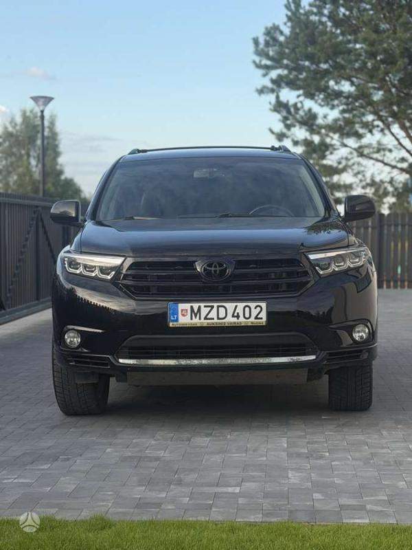 Black Toyota Highlander 2013 in Vilnius, with an engine capacity of 3.46 L and mileage of 216 thousand km for 14900 €, photo 5 on AUTOMOTO.COM.LV