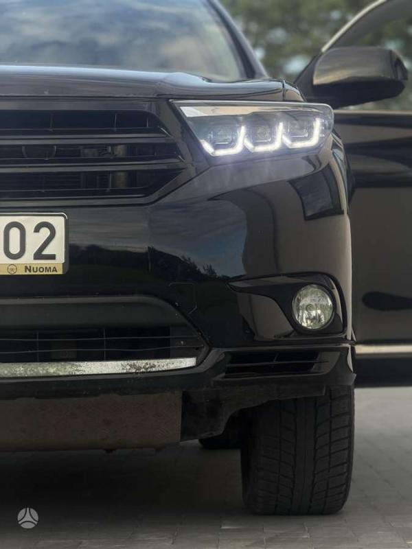Black Toyota Highlander 2013 in Vilnius, with an engine capacity of 3.46 L and mileage of 216 thousand km for 14900 €, photo 7 on AUTOMOTO.COM.LV