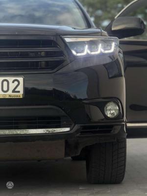 Melns Toyota Highlander 2013 Viļņa, ar dzinēja tilpumu 3.46 L un nobraukumu 216 tūkst. km par 14900 €, foto 7 vietnē AUTOMOTO.COM.LV