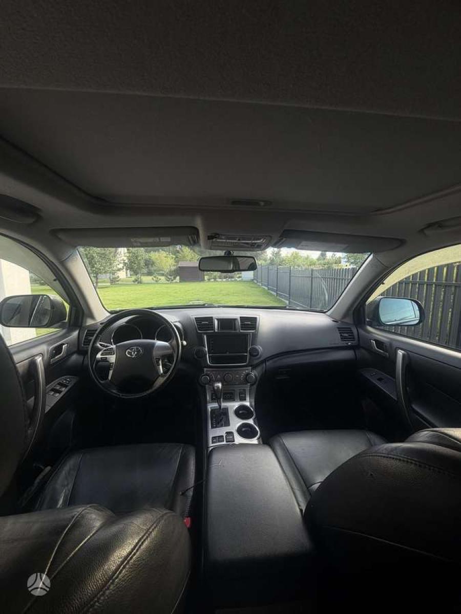 Melns Toyota Highlander 2013 Viļņa, ar dzinēja tilpumu 3.46 L un nobraukumu 216 tūkst. km par 14900 €, foto 8 vietnē AUTOMOTO.COM.LV