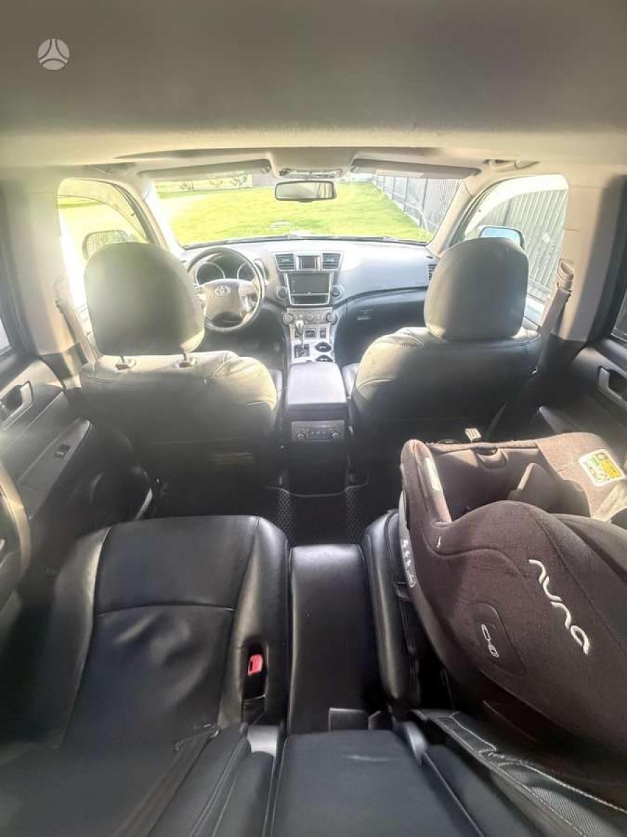 Melns Toyota Highlander 2013 Viļņa, ar dzinēja tilpumu 3.46 L un nobraukumu 216 tūkst. km par 14900 €, foto 9 vietnē AUTOMOTO.COM.LV