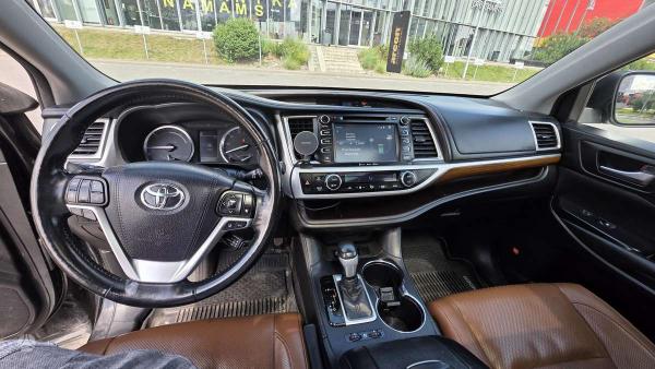 Melns Toyota Highlander 2018 Viļņa, ar dzinēja tilpumu 3.46 L un nobraukumu 223 tūkst. km par 27650 €, foto 5 vietnē AUTOMOTO.COM.LV
