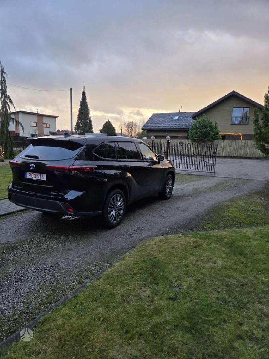 Black Toyota Highlander 2021 in Panevezys, with an engine capacity of 2.49 L and mileage of 89 thousand km for 37950 €, photo 8 on AUTOMOTO.COM.LV