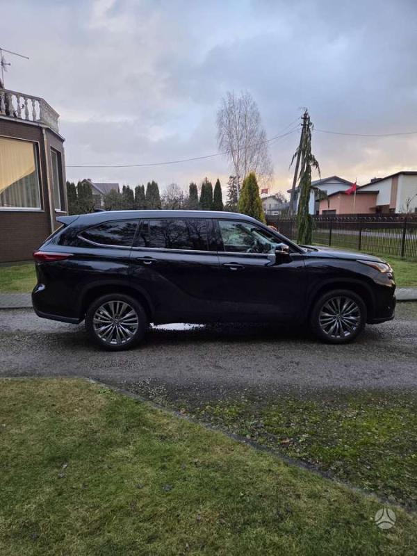 Black Toyota Highlander 2021 in Panevezys, with an engine capacity of 2.49 L and mileage of 89 thousand km for 37950 €, photo 9 on AUTOMOTO.COM.LV