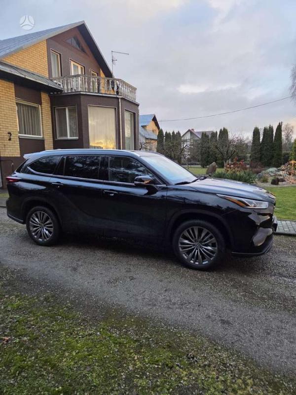 Black Toyota Highlander 2021 in Panevezys, with an engine capacity of 2.49 L and mileage of 89 thousand km for 37950 €, photo 10 on AUTOMOTO.COM.LV