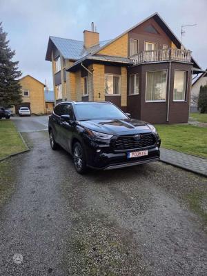 Black Toyota Highlander 2021 in Panevezys, with an engine capacity of 2.49 L and mileage of 89 thousand km for 37950 €, photo 11 on AUTOMOTO.COM.LV