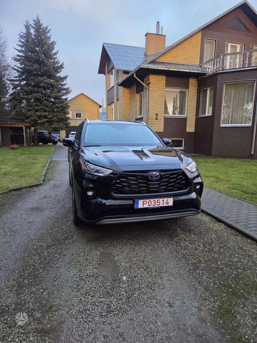 Black Toyota Highlander 2021 in Panevezys, with an engine capacity of 2.49 L and mileage of 89 thousand km for 37950 €, photo 12 on AUTOMOTO.COM.LV