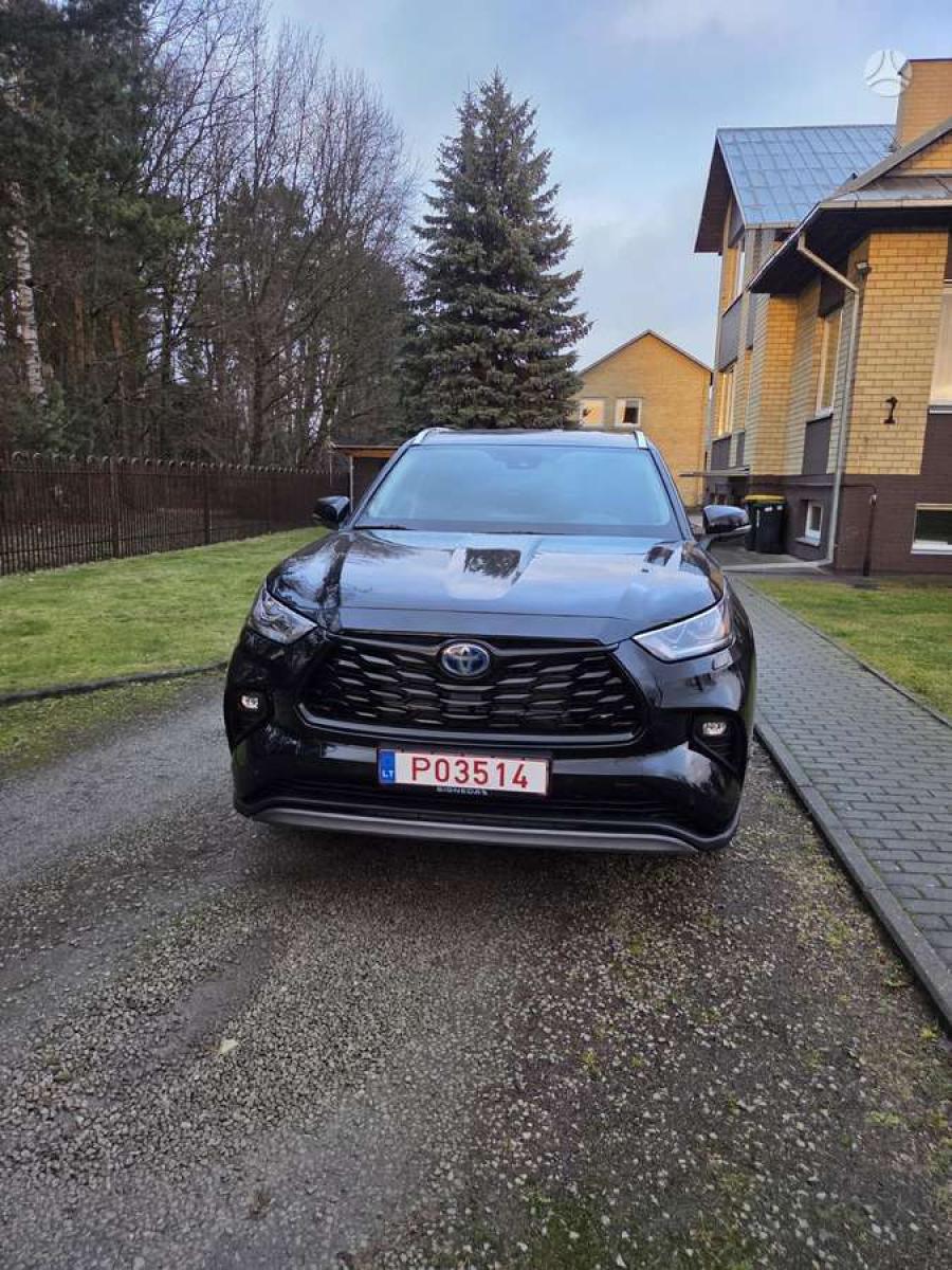 Black Toyota Highlander 2021 in Panevezys, with an engine capacity of 2.49 L and mileage of 89 thousand km for 37950 €, photo 13 on AUTOMOTO.COM.LV