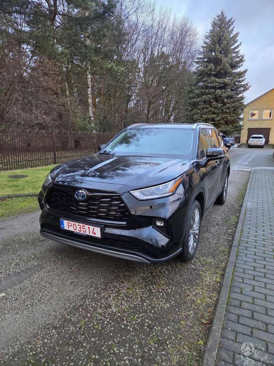 Black Toyota Highlander 2021 in Panevezys, with an engine capacity of 2.49 L and mileage of 89 thousand km for 37950 €, photo 14 on AUTOMOTO.COM.LV