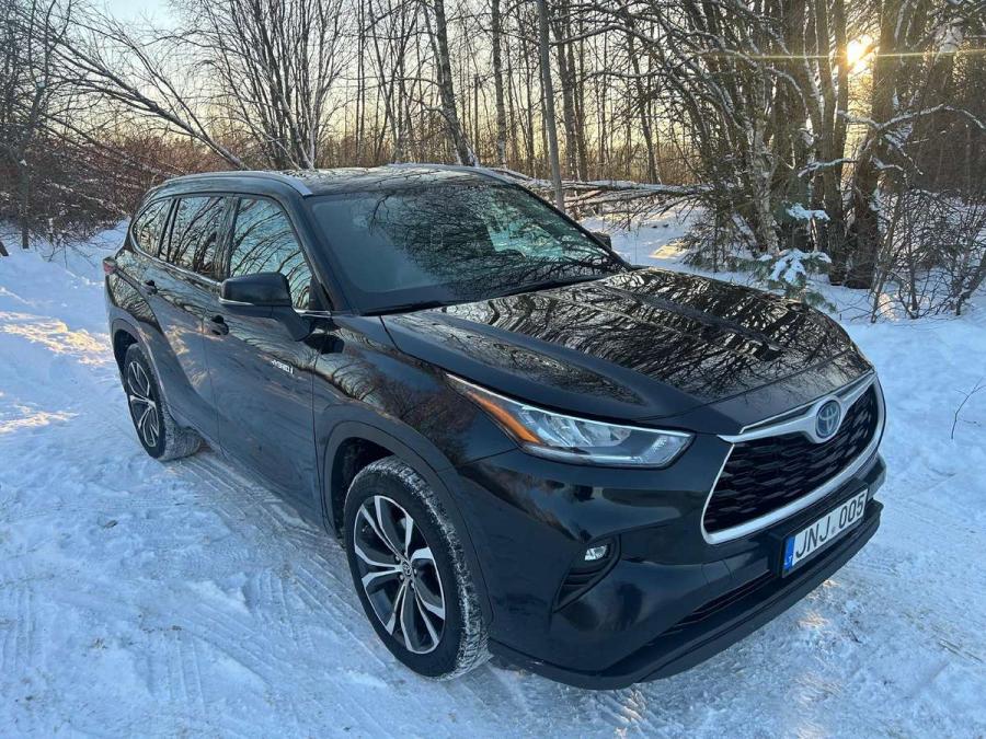 Black Toyota Highlander 2021 in Vilnius, with an engine capacity of 2.49 L and mileage of 92 thousand km for 37300 €, photo 2 on AUTOMOTO.COM.LV