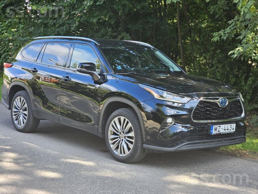 Melns Toyota Highlander 2021 Rīga, ar dzinēja tilpumu 2.50 L un nobraukumu 98 tūkst. km par 38500 €, foto 1 vietnē AUTOMOTO.COM.LV