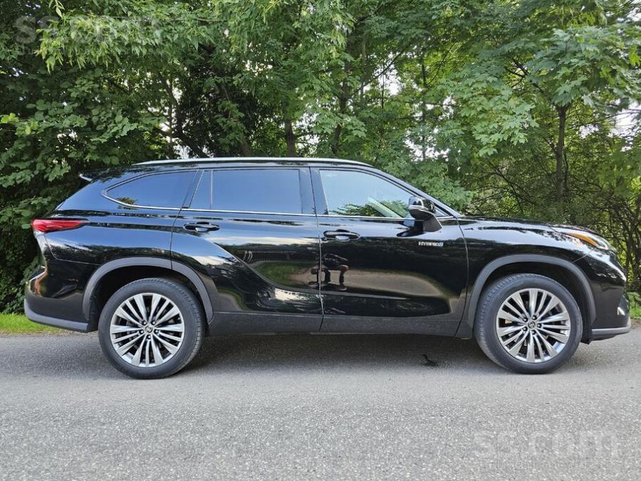 Melns Toyota Highlander 2021 Rīga, ar dzinēja tilpumu 2.50 L un nobraukumu 98 tūkst. km par 38500 €, foto 3 vietnē AUTOMOTO.COM.LV