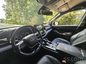 Melns Toyota Highlander 2021 Rīga, ar dzinēja tilpumu 2.50 L un nobraukumu 98 tūkst. km par 38500 €, foto 13 vietnē AUTOMOTO.COM.LV