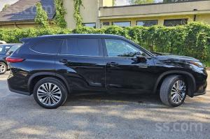 Melns Toyota Highlander 2021 Rīga, ar dzinēja tilpumu 2.50 L un nobraukumu 98 tūkst. km par 38500 €, foto 14 vietnē AUTOMOTO.COM.LV
