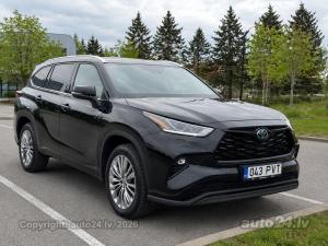 Черный Тойота Хайлендер 2021 в Таллин, объемом двигателя 2.50 л и пробегом 111 тыс. км за 37500 €, фото  на AUTOMOTO.COM.LV