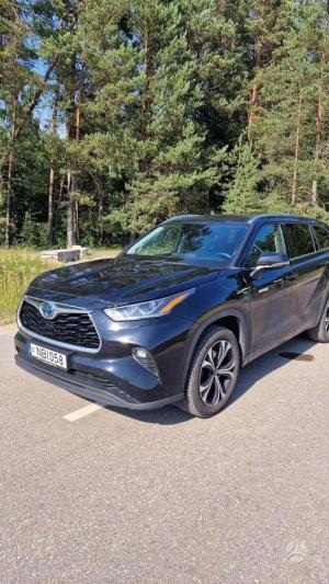 Melns Toyota Highlander 2021 Viļņa, ar dzinēja tilpumu 2.49 L un nobraukumu 120 tūkst. km par 39700 €, foto  vietnē AUTOMOTO.COM.LV