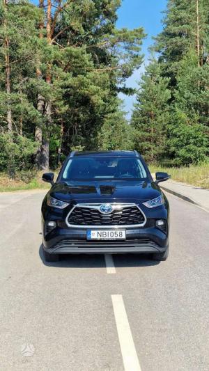 Melns Toyota Highlander 2021 Viļņa, ar dzinēja tilpumu 2.49 L un nobraukumu 120 tūkst. km par 39700 €, foto 3 vietnē AUTOMOTO.COM.LV