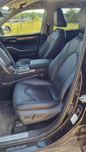 Melns Toyota Highlander 2021 Viļņa, ar dzinēja tilpumu 2.49 L un nobraukumu 120 tūkst. km par 39700 €, foto 10 vietnē AUTOMOTO.COM.LV