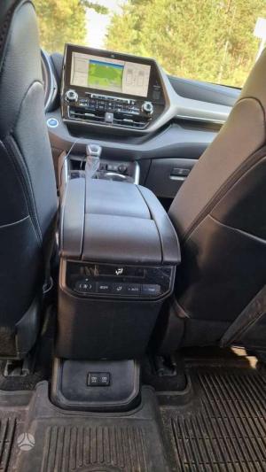 Melns Toyota Highlander 2021 Viļņa, ar dzinēja tilpumu 2.49 L un nobraukumu 120 tūkst. km par 39700 €, foto 18 vietnē AUTOMOTO.COM.LV