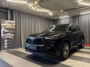 Melns Toyota Highlander 2021 Rīga, ar dzinēja tilpumu 2.50 L un nobraukumu 100 tūkst. km par 38500 €, foto  vietnē AUTOMOTO.COM.LV