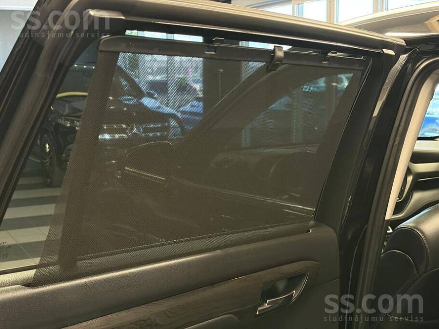 Black Toyota Highlander 2021 in Riga, with an engine capacity of 2.50 L and mileage of 100 thousand km for 38500 €, photo 21 on AUTOMOTO.COM.LV