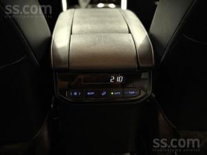 Black Toyota Highlander 2021 in Riga, with an engine capacity of 2.50 L and mileage of 100 thousand km for 38500 €, photo 23 on AUTOMOTO.COM.LV