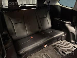 Black Toyota Highlander 2021 in Riga, with an engine capacity of 2.50 L and mileage of 100 thousand km for 38500 €, photo 24 on AUTOMOTO.COM.LV