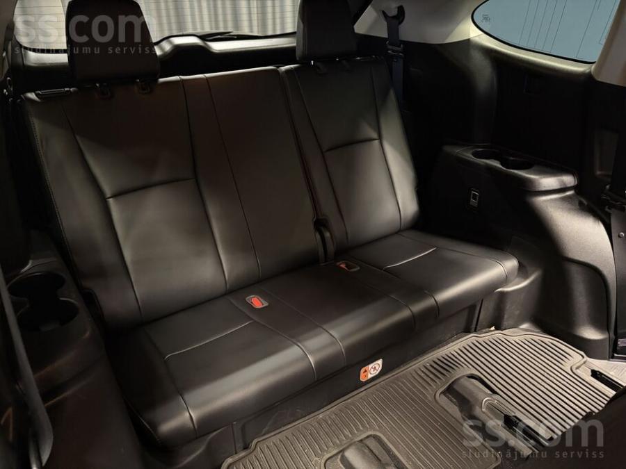 Black Toyota Highlander 2021 in Riga, with an engine capacity of 2.50 L and mileage of 100 thousand km for 38500 €, photo 24 on AUTOMOTO.COM.LV