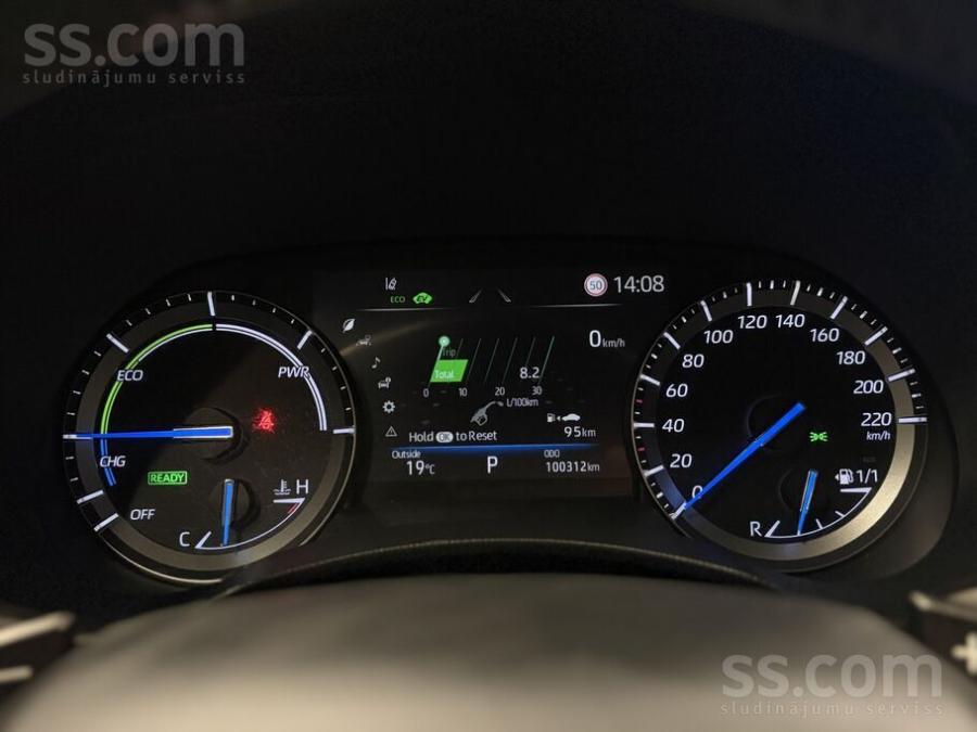 Black Toyota Highlander 2021 in Riga, with an engine capacity of 2.50 L and mileage of 100 thousand km for 38500 €, photo 26 on AUTOMOTO.COM.LV