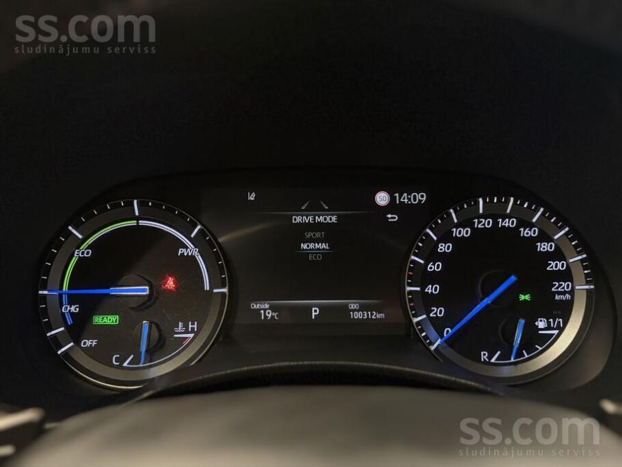 Black Toyota Highlander 2021 in Riga, with an engine capacity of 2.50 L and mileage of 100 thousand km for 38500 €, photo 27 on AUTOMOTO.COM.LV