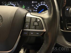 Black Toyota Highlander 2021 in Riga, with an engine capacity of 2.50 L and mileage of 100 thousand km for 38500 €, photo 31 on AUTOMOTO.COM.LV