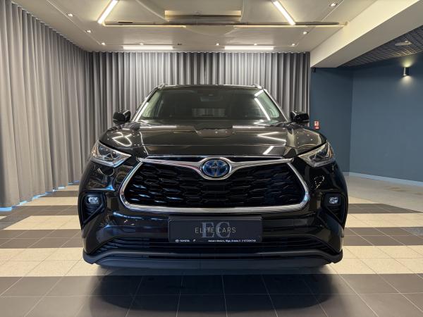 Melns Toyota Highlander 2021 Rīga, ar dzinēja tilpumu 2.50 L un nobraukumu 100 tūkst. km par 38500 €, foto 2 vietnē AUTOMOTO.COM.LV